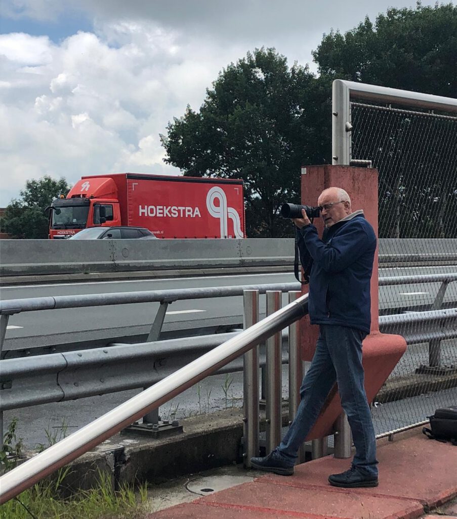 Truckspotters Harry en Pier zijn altijd onderweg - Brekt