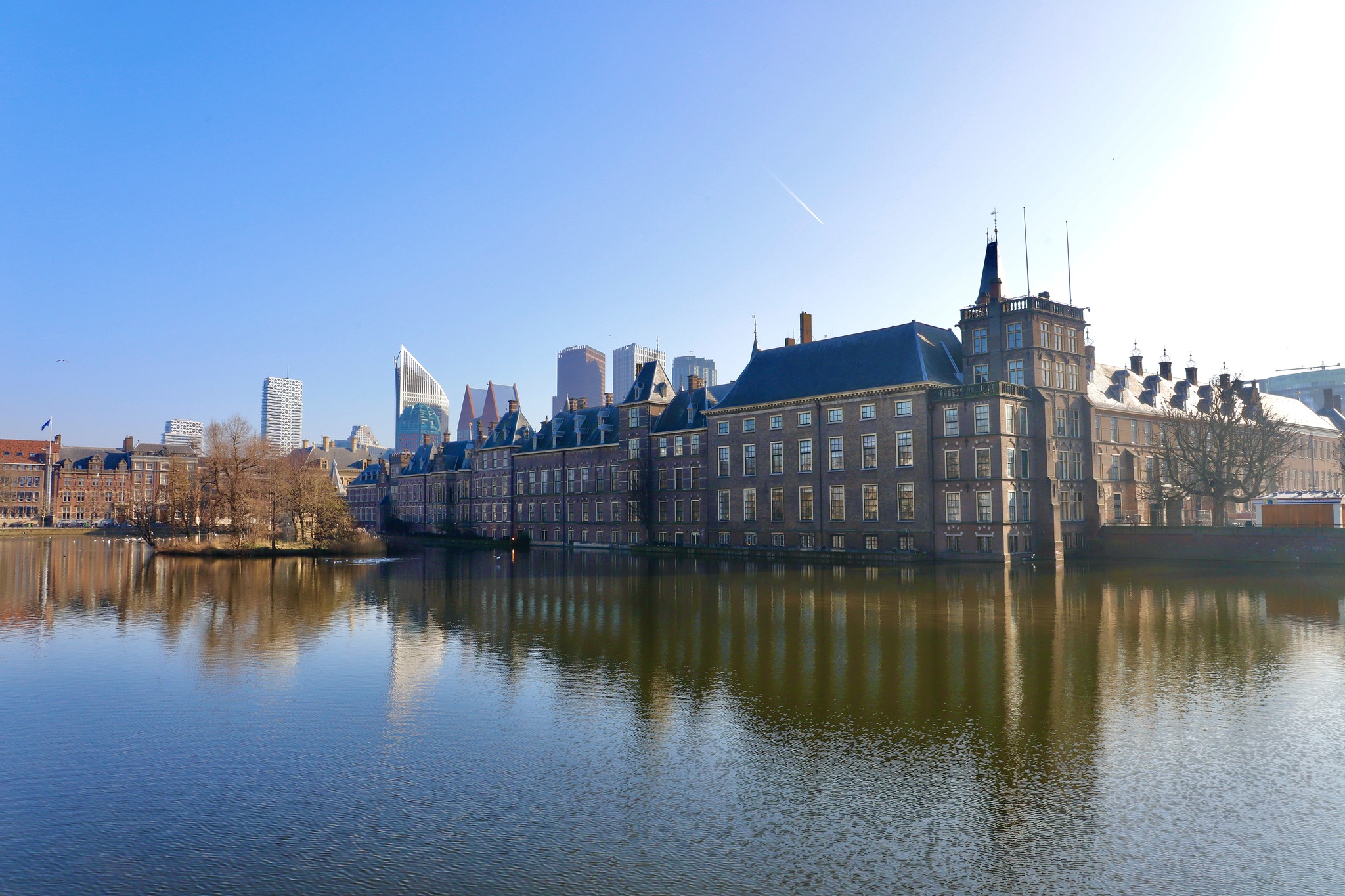 POLITIEKE COLUMN: VAN KNETTERGEK TOT PRUTSER - Brekt