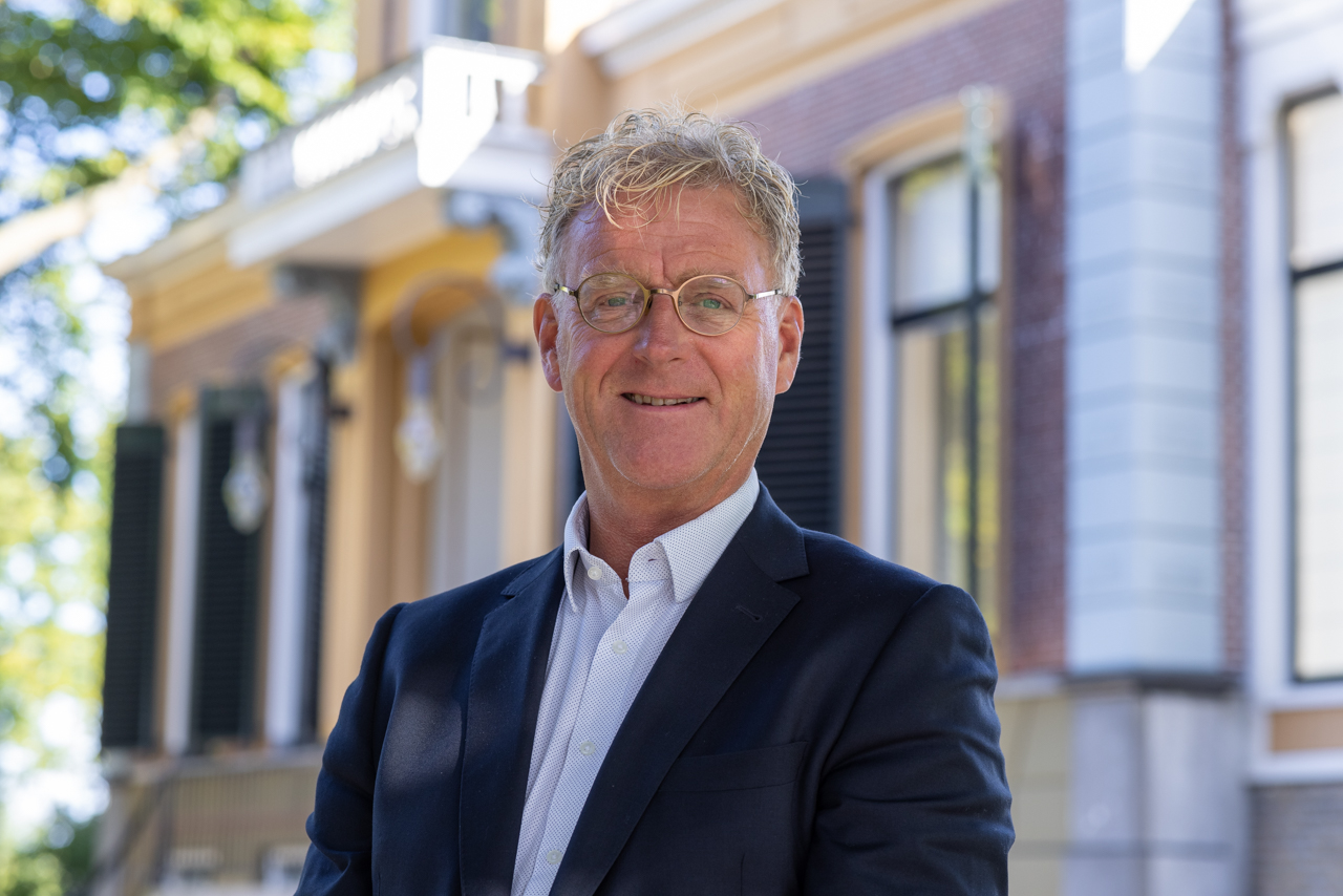 Oud-Sneeker Oebele Brouwer formateur - Brekt