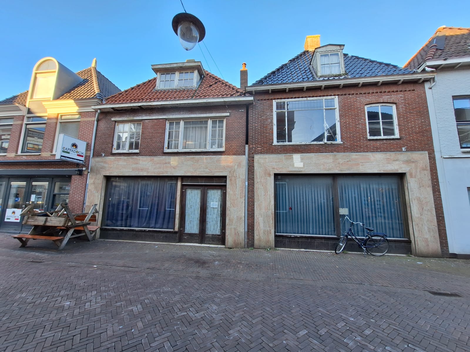 HILDEGONDA: 'EEN KWART VAN DE SNEKERS KOOPT ELDERS' - Brekt