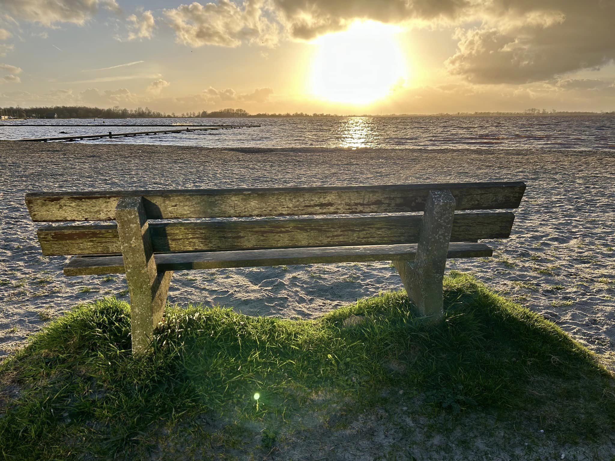 BANKJE AAN HET SCHILDMEER - Brekt